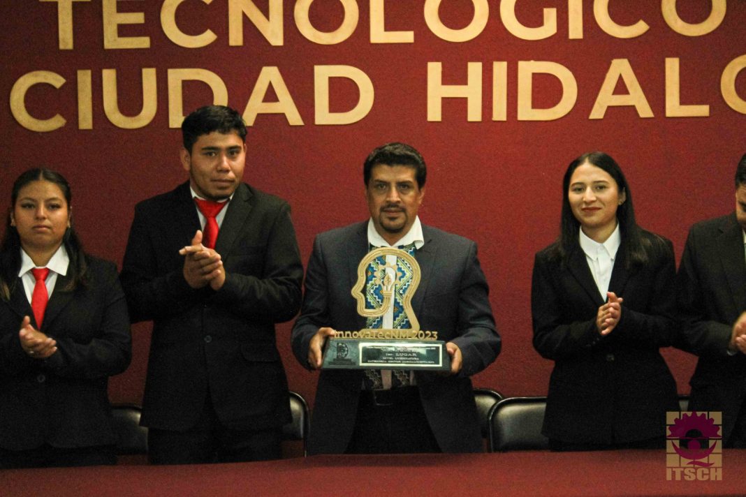 Recibe el Director General del ITSCH Mtro. Javier Irepan Hacha el ...