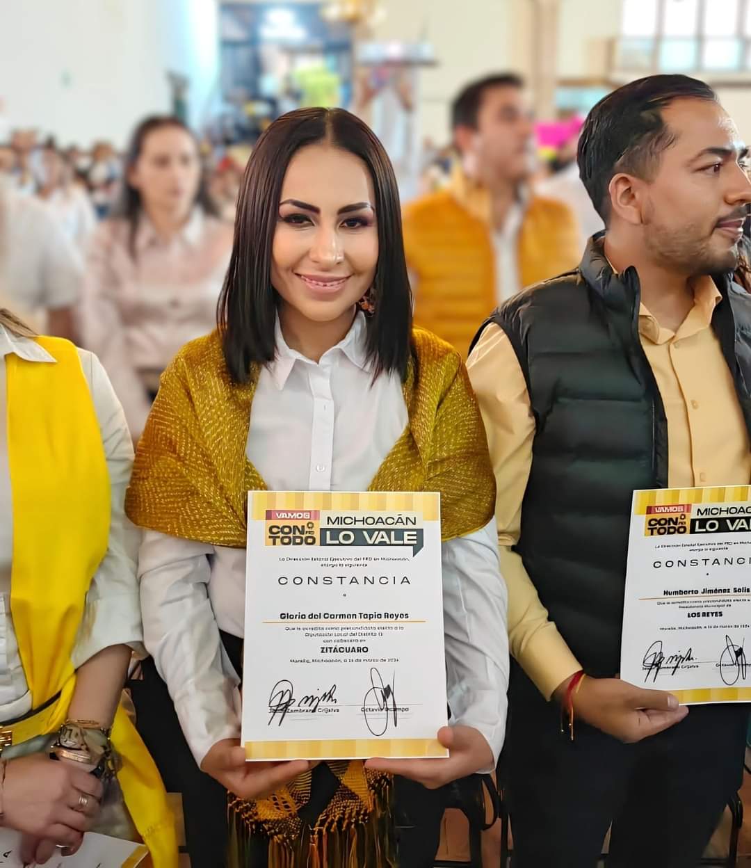 Gloria Tapia, recibe constancia por PRI y PRD como precandidata a la diputación del Distrito de ...