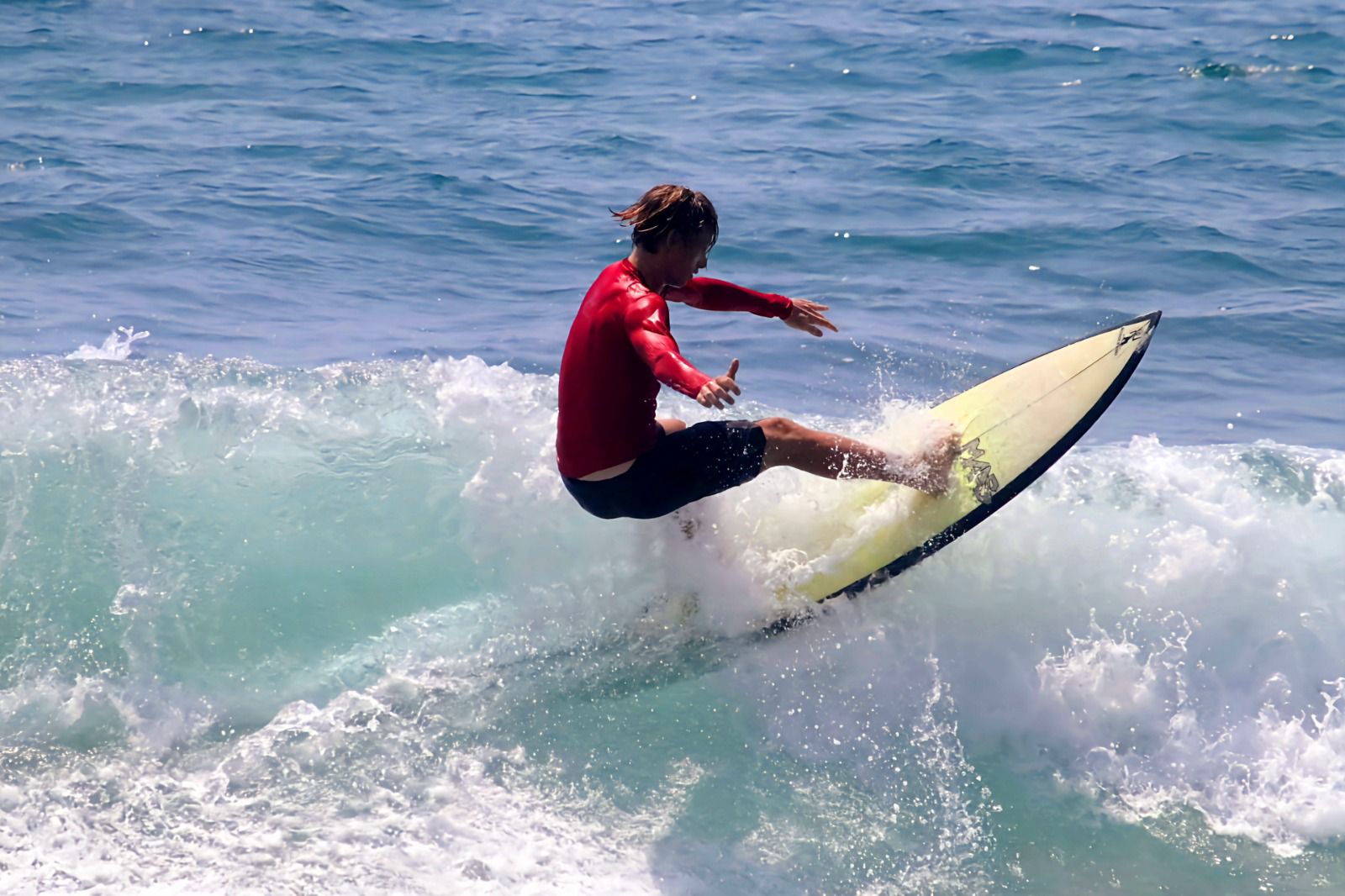 Se potencializa el surfing en la Costa Michoacana – El Clarín