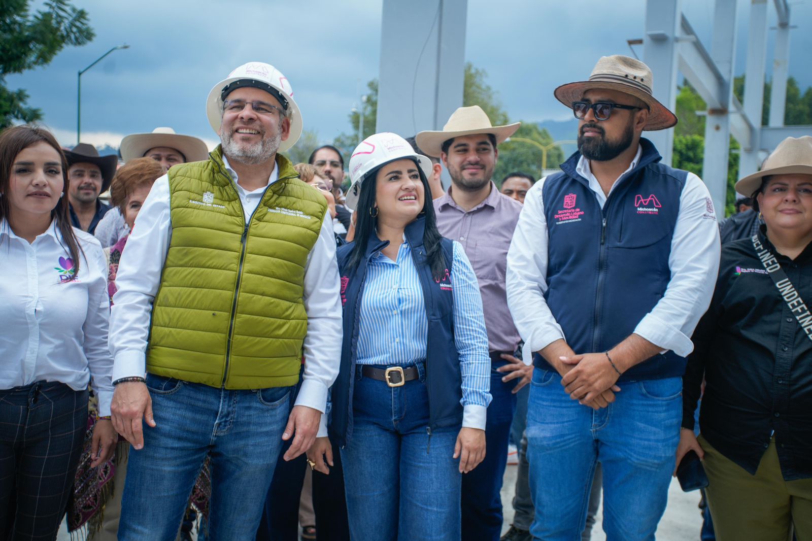 Gladyz Butanda continúa construyendo obras complementarias del ...