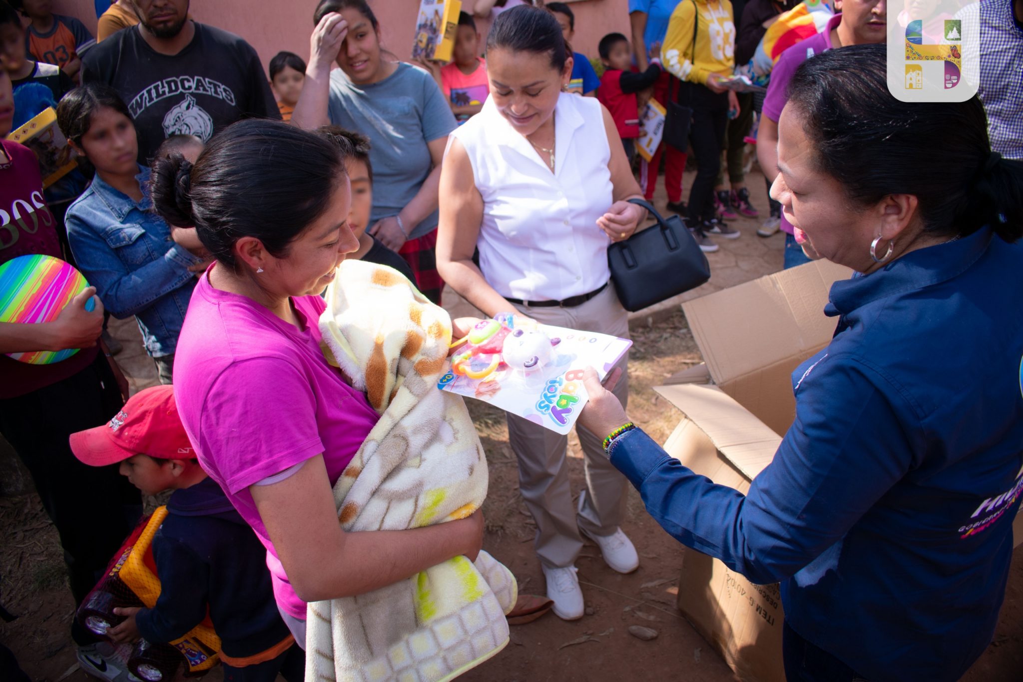 En apoyo a los Reyes Magos, Jeovana Alcántar, entregó juguetes y ...
