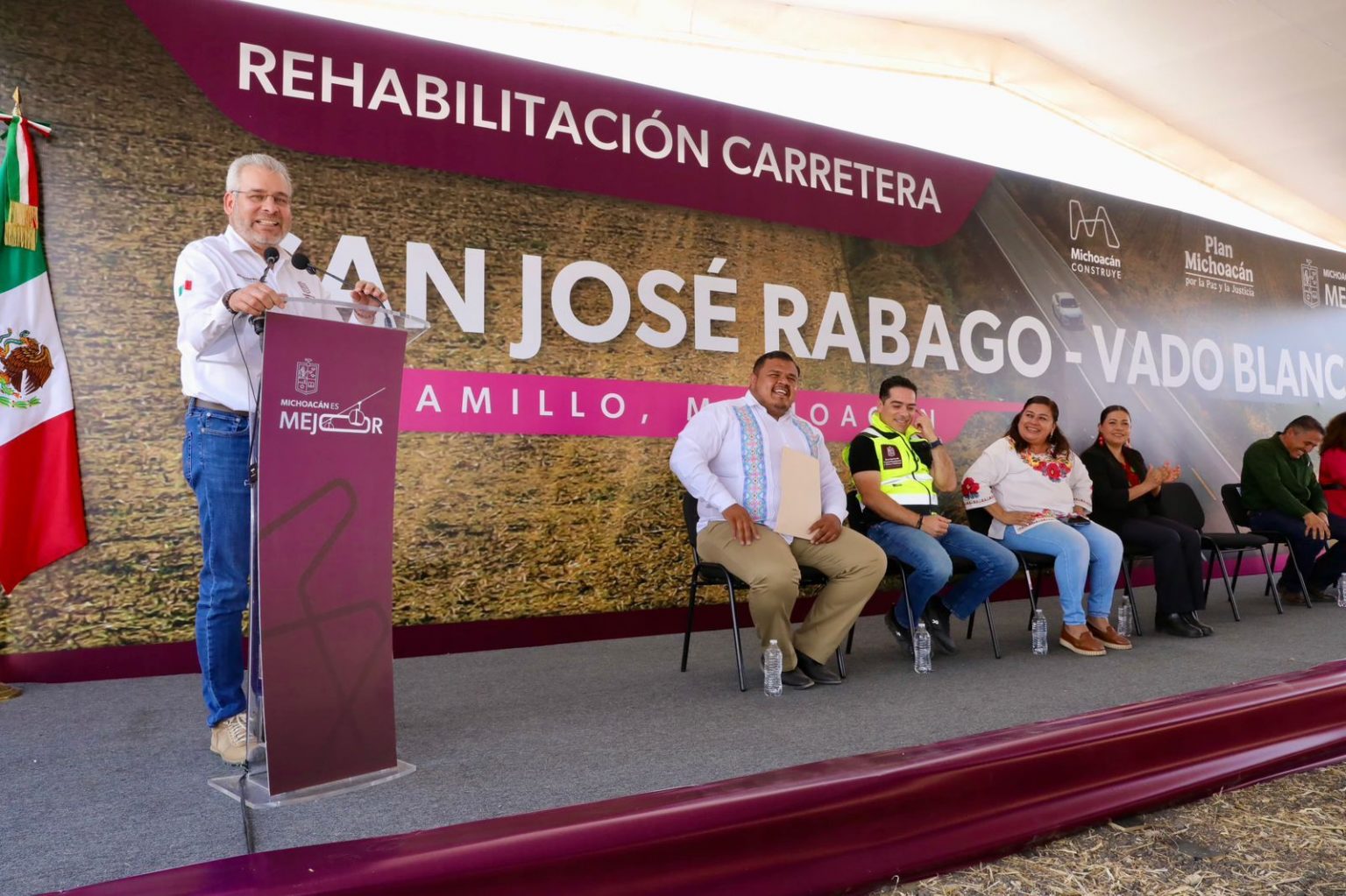 Inaugura Bedolla rehabilitación carretera entre Penjamillo y Numarán ...